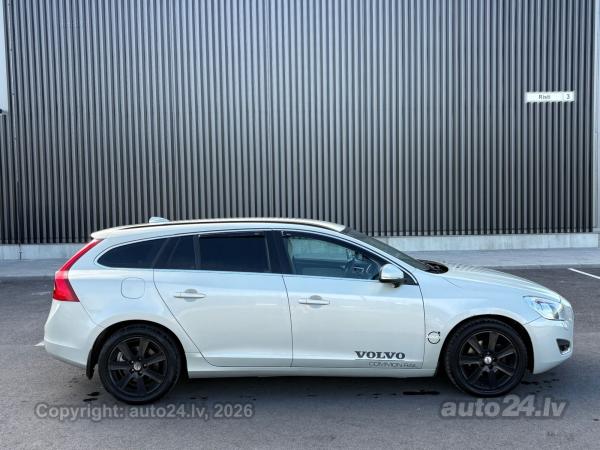 Grey Volvo V60 2011 in Rapla, with an engine capacity of 2.00 L and mileage of 0 thousand km for 3750 €, photo 5 on AUTOMOTO.COM.LV