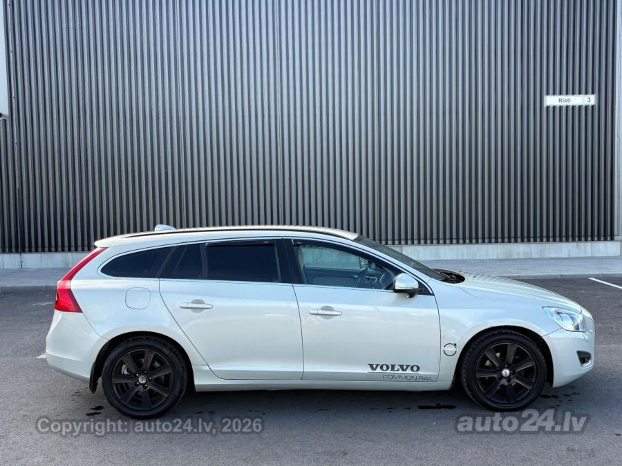 Grey Volvo V60 2011 in Rapla, with an engine capacity of 2.00 L and mileage of 0 thousand km for 3750 €, photo 6 on AUTOMOTO.COM.LV