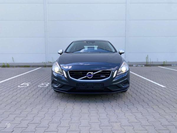 Pelēks Volvo V60 2011 Kauņa, ar dzinēja tilpumu 2.40 L un nobraukumu 293 tūkst. km par 6990 €, foto 4 vietnē AUTOMOTO.COM.LV
