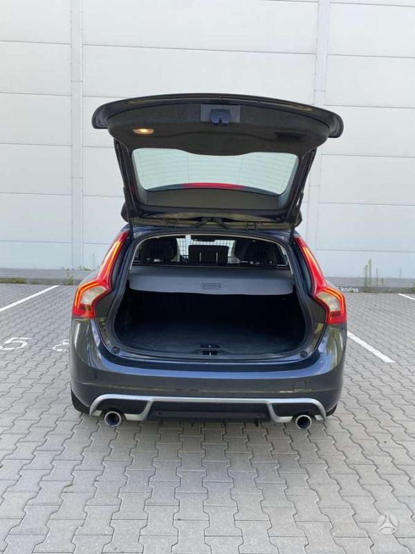 Pelēks Volvo V60 2011 Kauņa, ar dzinēja tilpumu 2.40 L un nobraukumu 293 tūkst. km par 6990 €, foto 9 vietnē AUTOMOTO.COM.LV