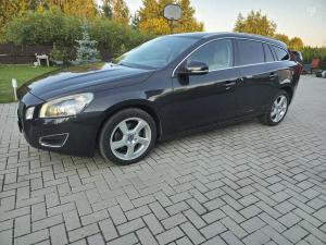 Pelēks Volvo V60 2011 Viļņa, ar dzinēja tilpumu 1.98 L un nobraukumu 342 tūkst. km par 6000 €, foto  vietnē AUTOMOTO.COM.LV