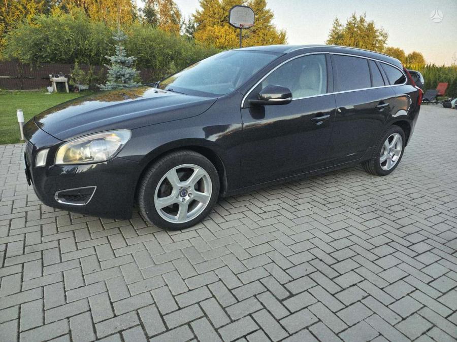Pelēks Volvo V60 2011 Viļņa, ar dzinēja tilpumu 1.98 L un nobraukumu 342 tūkst. km par 6000 €, foto 1 vietnē AUTOMOTO.COM.LV