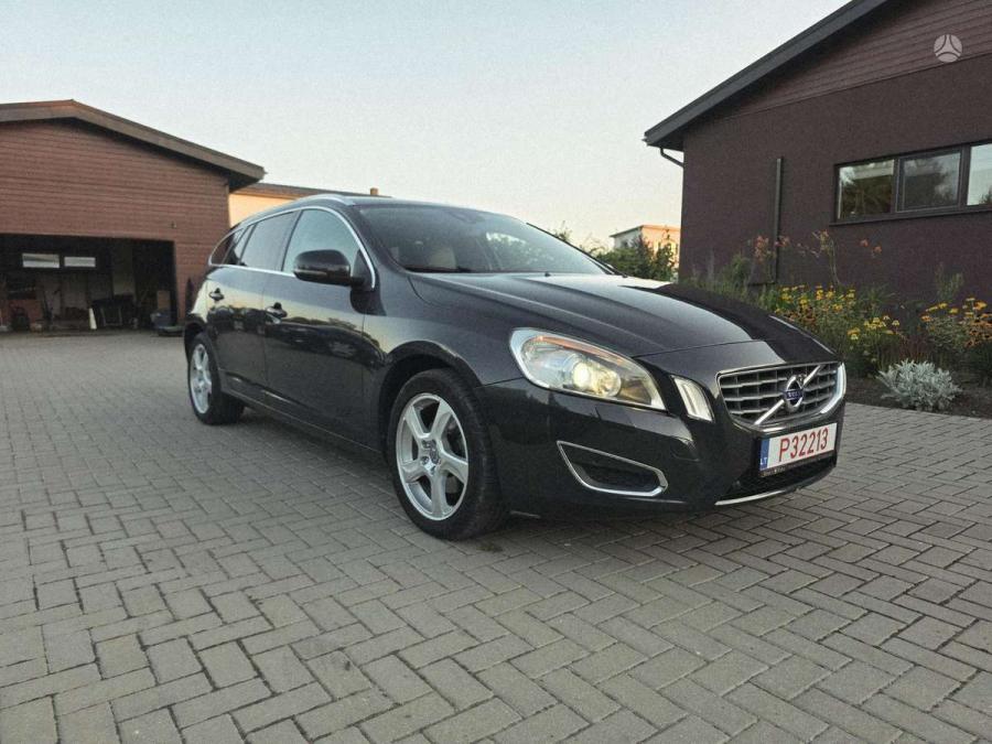 Pelēks Volvo V60 2011 Viļņa, ar dzinēja tilpumu 1.98 L un nobraukumu 342 tūkst. km par 6000 €, foto 5 vietnē AUTOMOTO.COM.LV