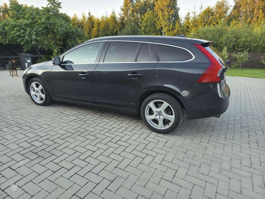 Pelēks Volvo V60 2011 Viļņa, ar dzinēja tilpumu 1.98 L un nobraukumu 342 tūkst. km par 6000 €, foto 9 vietnē AUTOMOTO.COM.LV