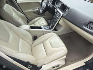 Pelēks Volvo V60 2011 Viļņa, ar dzinēja tilpumu 1.98 L un nobraukumu 342 tūkst. km par 6000 €, foto 14 vietnē AUTOMOTO.COM.LV