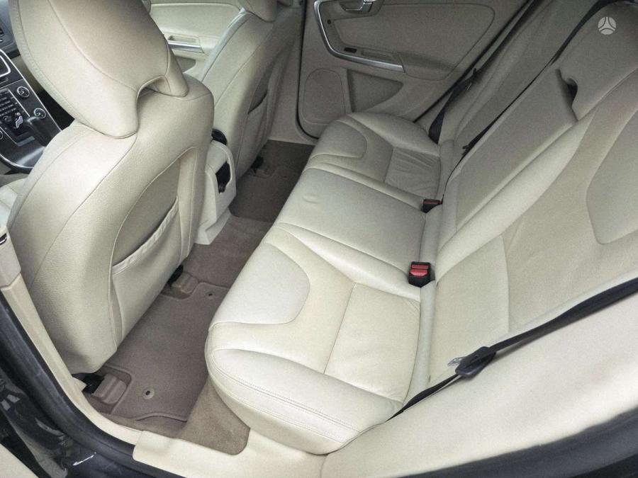 Pelēks Volvo V60 2011 Viļņa, ar dzinēja tilpumu 1.98 L un nobraukumu 342 tūkst. km par 6000 €, foto 17 vietnē AUTOMOTO.COM.LV