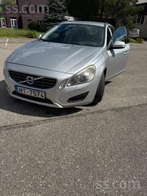 Pelēks Volvo V60 2011 Valmiera, ar dzinēja tilpumu 2.00 L un nobraukumu 365 tūkst. km par 4000 €, foto  vietnē AUTOMOTO.COM.LV