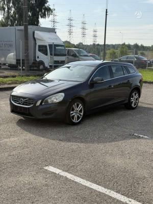 Pelēks Volvo V60 2011 Viļņa, ar dzinēja tilpumu 1.56 L un nobraukumu 200 tūkst. km par 4800 €, foto  vietnē AUTOMOTO.COM.LV