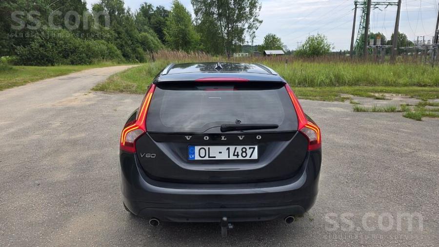 Pelēks Volvo V60 2011 Ogre, ar dzinēja tilpumu 2.40 L un nobraukumu 290 tūkst. km par 5499 €, foto 5 vietnē AUTOMOTO.COM.LV