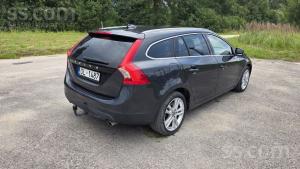 Pelēks Volvo V60 2011 Ogre, ar dzinēja tilpumu 2.40 L un nobraukumu 290 tūkst. km par 5499 €, foto 6 vietnē AUTOMOTO.COM.LV
