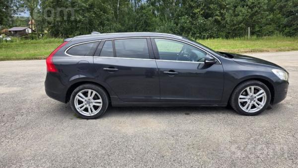 Pelēks Volvo V60 2011 Ogre, ar dzinēja tilpumu 2.40 L un nobraukumu 290 tūkst. km par 5499 €, foto 6 vietnē AUTOMOTO.COM.LV