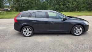 Pelēks Volvo V60 2011 Ogre, ar dzinēja tilpumu 2.40 L un nobraukumu 290 tūkst. km par 5499 €, foto 7 vietnē AUTOMOTO.COM.LV