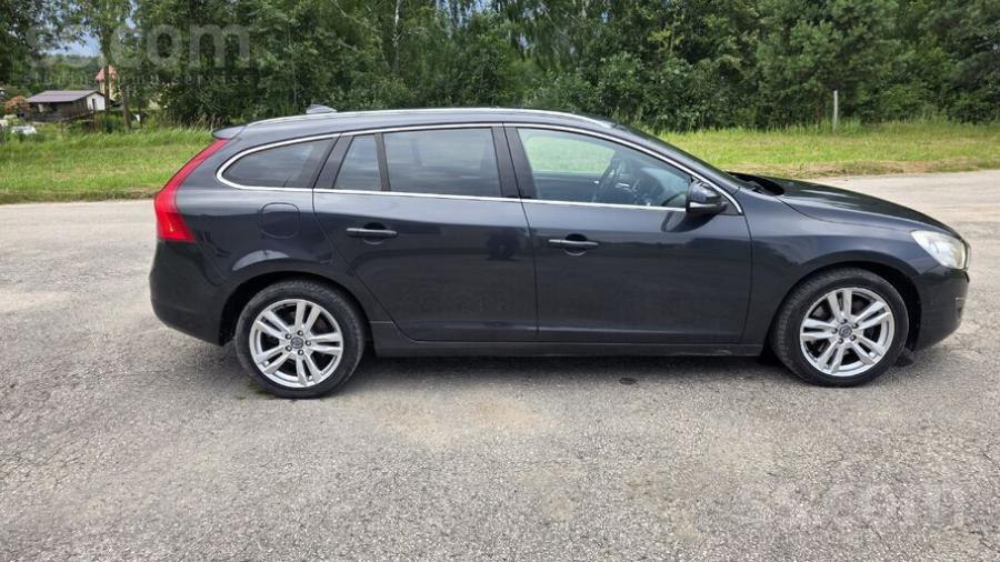 Pelēks Volvo V60 2011 Ogre, ar dzinēja tilpumu 2.40 L un nobraukumu 290 tūkst. km par 5499 €, foto 7 vietnē AUTOMOTO.COM.LV