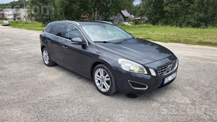 Pelēks Volvo V60 2011 Ogre, ar dzinēja tilpumu 2.40 L un nobraukumu 290 tūkst. km par 5499 €, foto 8 vietnē AUTOMOTO.COM.LV