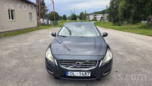 Pelēks Volvo V60 2011 Ogre, ar dzinēja tilpumu 2.40 L un nobraukumu 290 tūkst. km par 5499 €, foto 9 vietnē AUTOMOTO.COM.LV