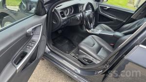 Pelēks Volvo V60 2011 Ogre, ar dzinēja tilpumu 2.40 L un nobraukumu 290 tūkst. km par 5499 €, foto 18 vietnē AUTOMOTO.COM.LV