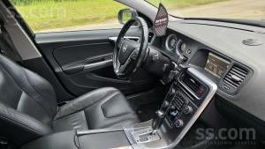 Pelēks Volvo V60 2011 Ogre, ar dzinēja tilpumu 2.40 L un nobraukumu 290 tūkst. km par 5499 €, foto 20 vietnē AUTOMOTO.COM.LV