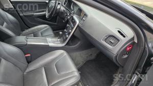Pelēks Volvo V60 2011 Ogre, ar dzinēja tilpumu 2.40 L un nobraukumu 290 tūkst. km par 5499 €, foto 21 vietnē AUTOMOTO.COM.LV