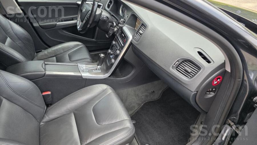 Pelēks Volvo V60 2011 Ogre, ar dzinēja tilpumu 2.40 L un nobraukumu 290 tūkst. km par 5499 €, foto 21 vietnē AUTOMOTO.COM.LV