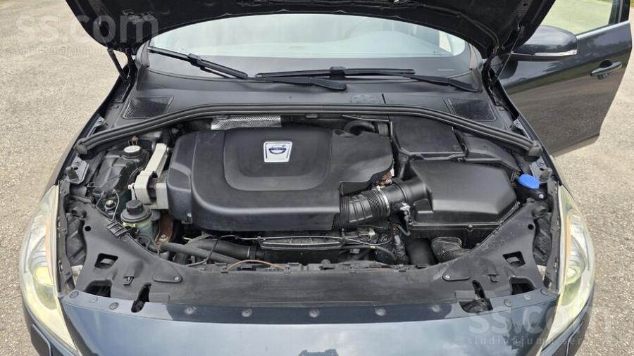 Pelēks Volvo V60 2011 Ogre, ar dzinēja tilpumu 2.40 L un nobraukumu 290 tūkst. km par 5499 €, foto 25 vietnē AUTOMOTO.COM.LV