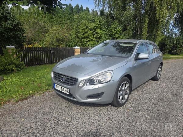 Pelēks Volvo V60 2011 Rīga, ar dzinēja tilpumu 2.00 L un nobraukumu 435 tūkst. km par 4600 €, foto 1 vietnē AUTOMOTO.COM.LV
