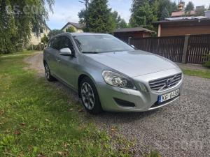 Grey Volvo V60 2011 in Riga, with an engine capacity of 2.00 L and mileage of 435 thousand km for 4600 €, photo 3 on AUTOMOTO.COM.LV