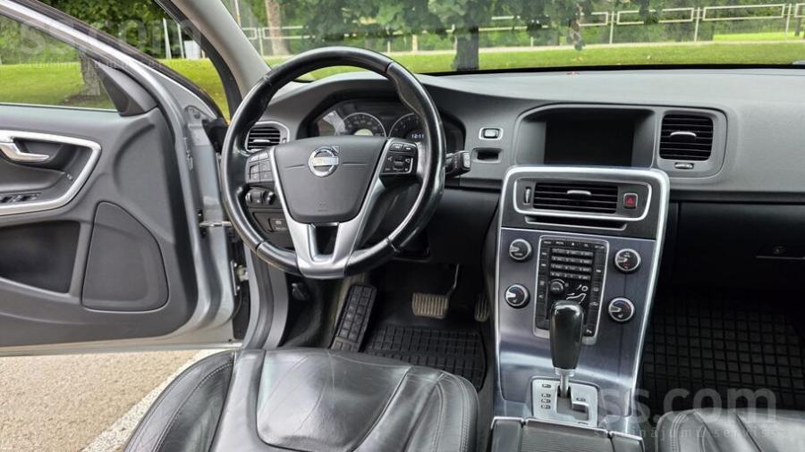 Grey Volvo V60 2011 in Riga, with an engine capacity of 2.00 L and mileage of 435 thousand km for 4600 €, photo 6 on AUTOMOTO.COM.LV