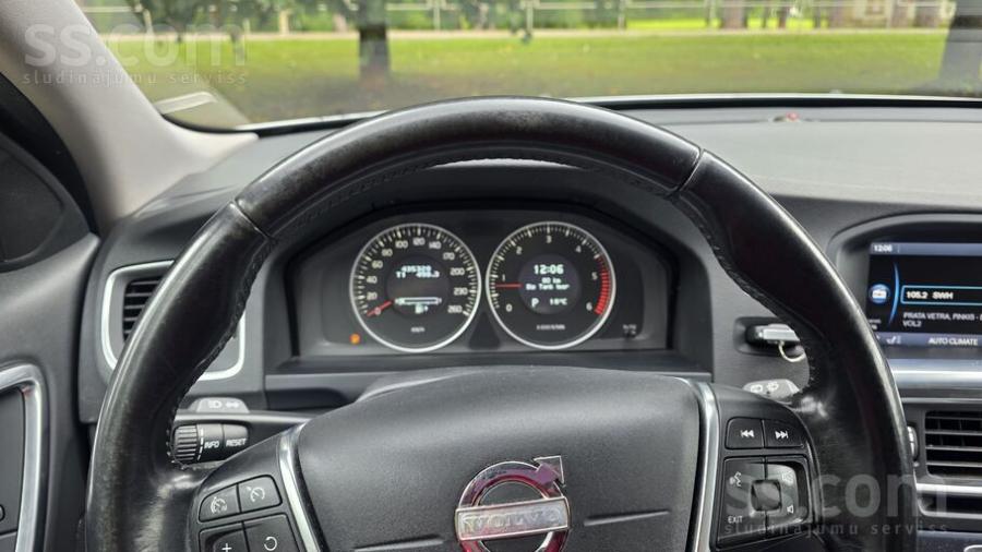 Grey Volvo V60 2011 in Riga, with an engine capacity of 2.00 L and mileage of 435 thousand km for 4600 €, photo 7 on AUTOMOTO.COM.LV