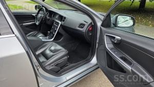 Grey Volvo V60 2011 in Riga, with an engine capacity of 2.00 L and mileage of 435 thousand km for 4600 €, photo 8 on AUTOMOTO.COM.LV