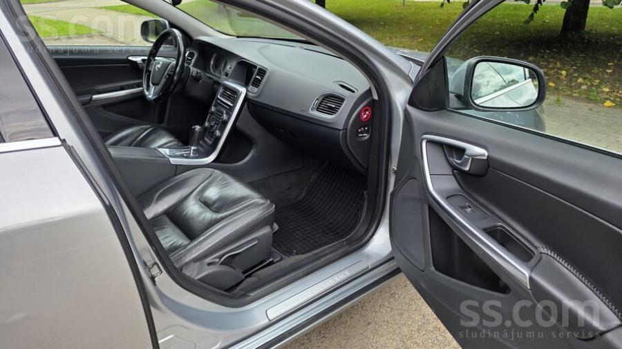 Grey Volvo V60 2011 in Riga, with an engine capacity of 2.00 L and mileage of 435 thousand km for 4600 €, photo 8 on AUTOMOTO.COM.LV