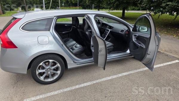 Pelēks Volvo V60 2011 Rīga, ar dzinēja tilpumu 2.00 L un nobraukumu 435 tūkst. km par 4600 €, foto 8 vietnē AUTOMOTO.COM.LV