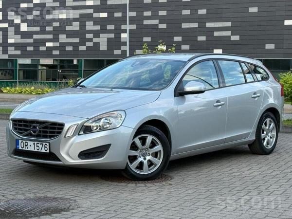 Grey Volvo V60 2011 in Jelgava, with an engine capacity of 2.00 L and mileage of 0 thousand km for 6150 €, photo 1 on AUTOMOTO.COM.LV