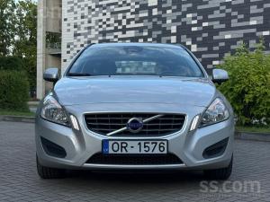 Pelēks Volvo V60 2011 Jelgava, ar dzinēja tilpumu 2.00 L un nobraukumu 0 tūkst. km par 6150 €, foto 3 vietnē AUTOMOTO.COM.LV