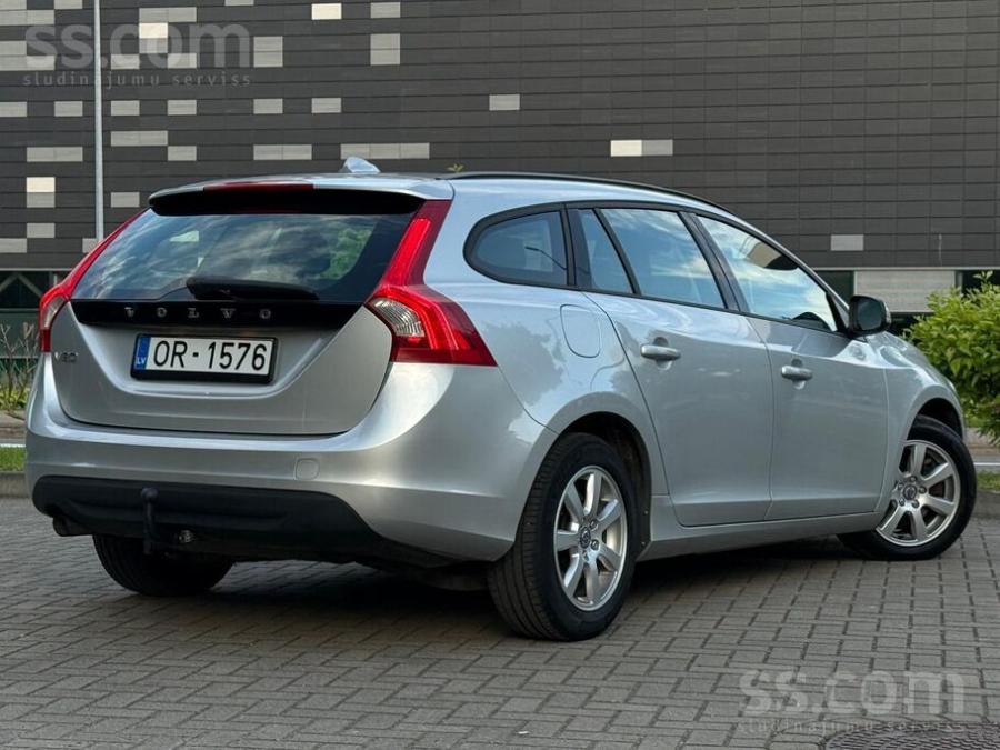 Pelēks Volvo V60 2011 Jelgava, ar dzinēja tilpumu 2.00 L un nobraukumu 0 tūkst. km par 6150 €, foto 6 vietnē AUTOMOTO.COM.LV
