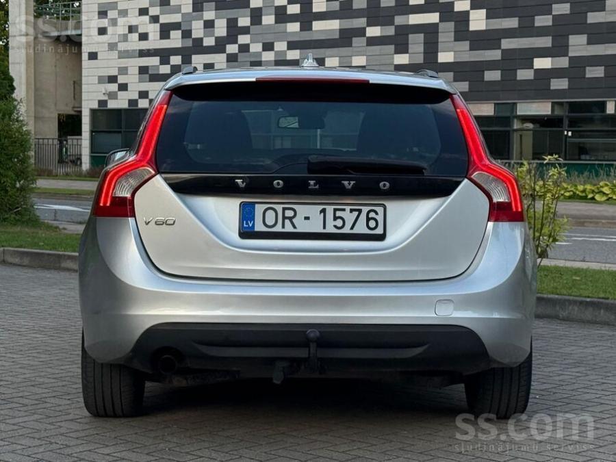 Pelēks Volvo V60 2011 Jelgava, ar dzinēja tilpumu 2.00 L un nobraukumu 0 tūkst. km par 6150 €, foto 7 vietnē AUTOMOTO.COM.LV
