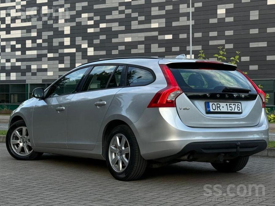 Pelēks Volvo V60 2011 Jelgava, ar dzinēja tilpumu 2.00 L un nobraukumu 0 tūkst. km par 6150 €, foto 8 vietnē AUTOMOTO.COM.LV