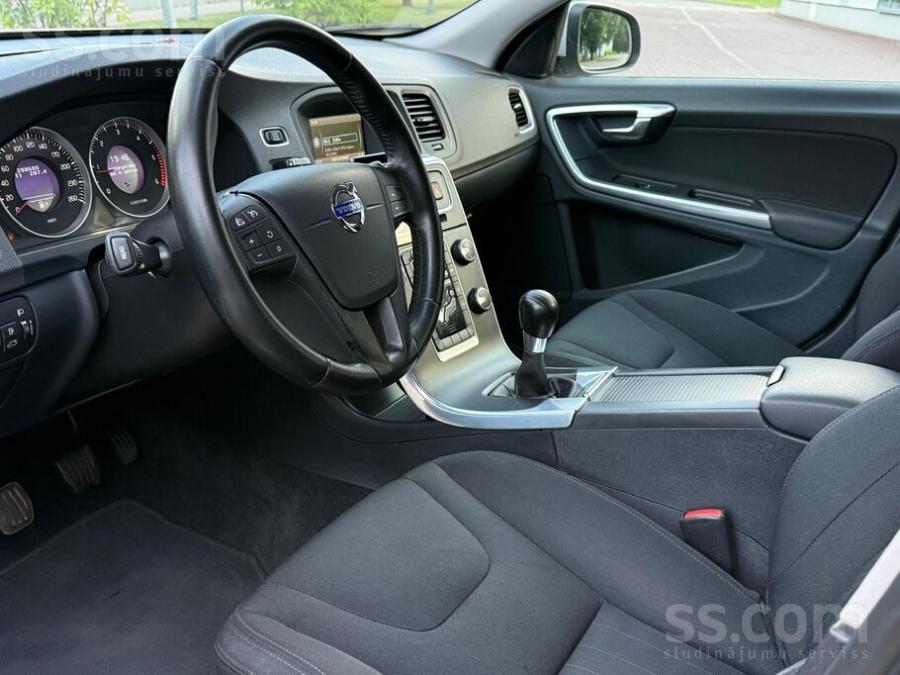 Pelēks Volvo V60 2011 Jelgava, ar dzinēja tilpumu 2.00 L un nobraukumu 0 tūkst. km par 6150 €, foto 12 vietnē AUTOMOTO.COM.LV