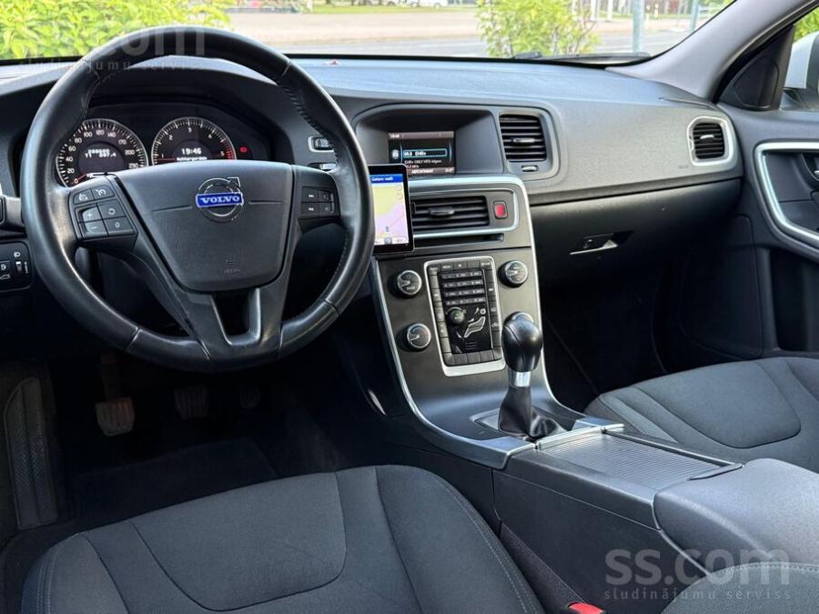 Pelēks Volvo V60 2011 Jelgava, ar dzinēja tilpumu 2.00 L un nobraukumu 0 tūkst. km par 6150 €, foto 13 vietnē AUTOMOTO.COM.LV