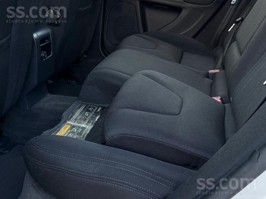 Pelēks Volvo V60 2011 Jelgava, ar dzinēja tilpumu 2.00 L un nobraukumu 0 tūkst. km par 6150 €, foto 15 vietnē AUTOMOTO.COM.LV