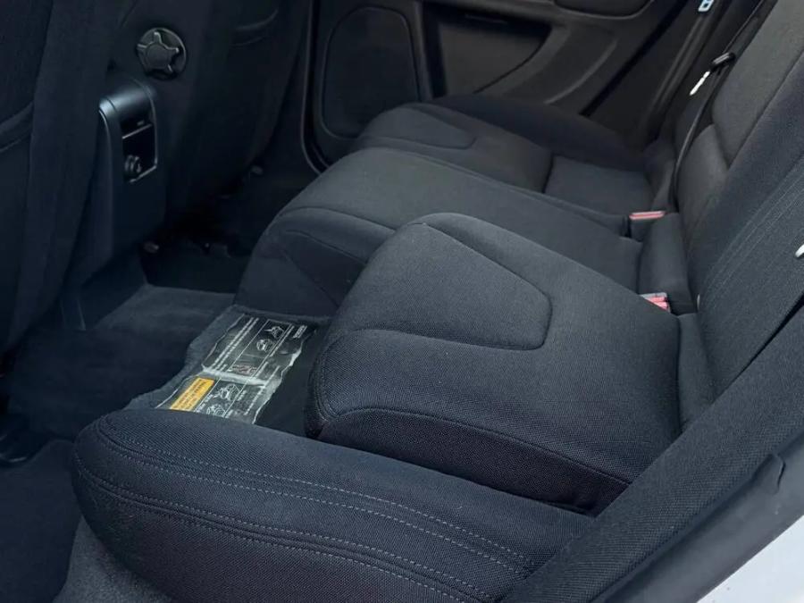 Grey Volvo V60 2011 in Jelgava, with an engine capacity of 2.00 L and mileage of 289 thousand km for 6150 €, photo 15 on AUTOMOTO.COM.LV