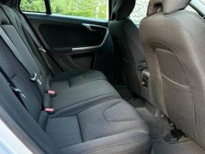 Grey Volvo V60 2011 in Jelgava, with an engine capacity of 2.00 L and mileage of 289 thousand km for 6150 €, photo 16 on AUTOMOTO.COM.LV