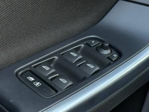 Grey Volvo V60 2011 in Jelgava, with an engine capacity of 2.00 L and mileage of 289 thousand km for 6150 €, photo 19 on AUTOMOTO.COM.LV