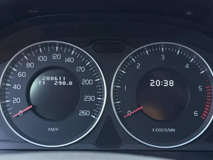 Grey Volvo V60 2011 in Jelgava, with an engine capacity of 2.00 L and mileage of 289 thousand km for 6150 €, photo 20 on AUTOMOTO.COM.LV