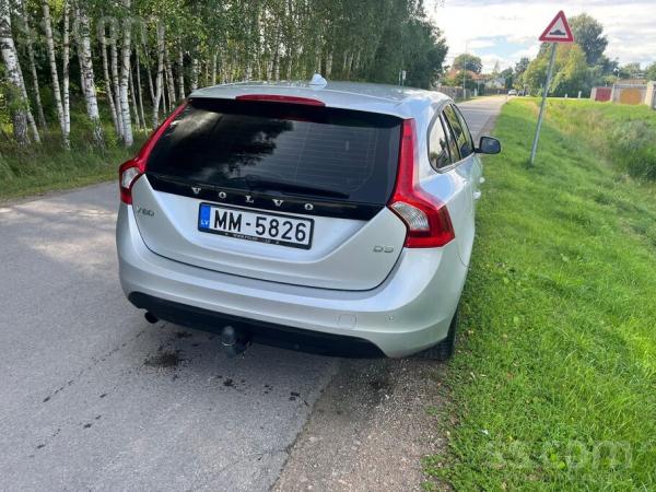 Grey Volvo V60 2011 in Bauska, with an engine capacity of 2.00 L and mileage of 430 thousand km for 4200 €, photo 3 on AUTOMOTO.COM.LV