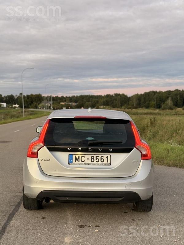 Grey Volvo V60 2011 in Riga, with an engine capacity of 2.00 L and mileage of 336 thousand km for 4700 €, photo 5 on AUTOMOTO.COM.LV