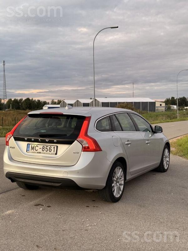 Grey Volvo V60 2011 in Riga, with an engine capacity of 2.00 L and mileage of 336 thousand km for 4700 €, photo 6 on AUTOMOTO.COM.LV