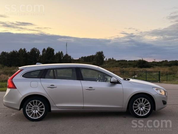 Grey Volvo V60 2011 in Riga, with an engine capacity of 2.00 L and mileage of 336 thousand km for 4700 €, photo 7 on AUTOMOTO.COM.LV