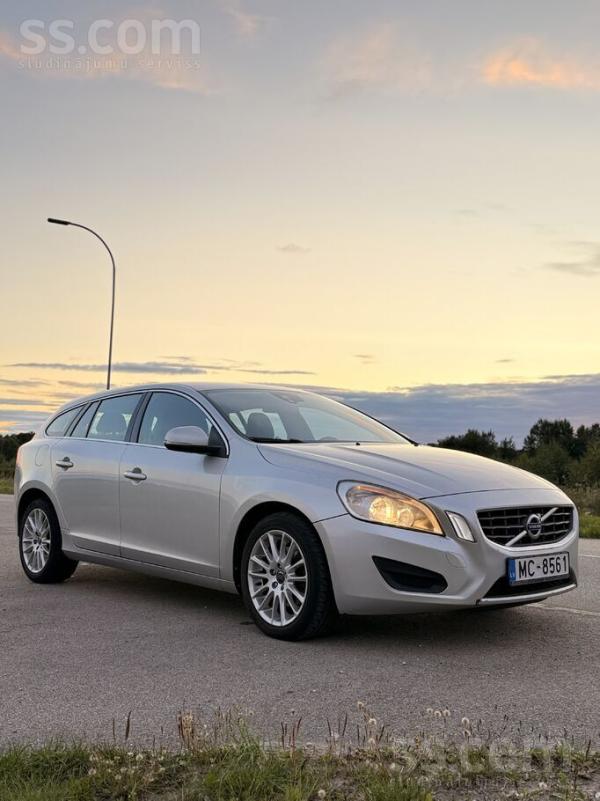 Grey Volvo V60 2011 in Riga, with an engine capacity of 2.00 L and mileage of 336 thousand km for 4700 €, photo 8 on AUTOMOTO.COM.LV