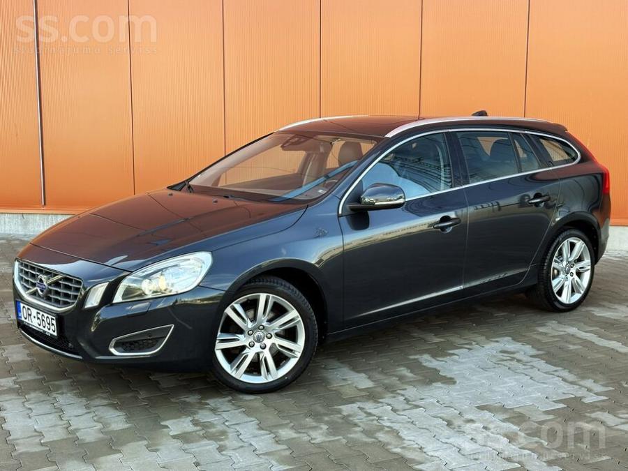 Grey Volvo V60 2011 in Riga, with an engine capacity of 2.00 L and mileage of 298 thousand km for 6600 €, photo 3 on AUTOMOTO.COM.LV