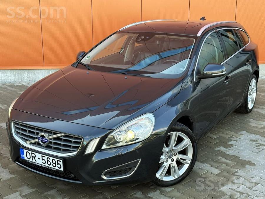 Grey Volvo V60 2011 in Riga, with an engine capacity of 2.00 L and mileage of 298 thousand km for 6600 €, photo 5 on AUTOMOTO.COM.LV